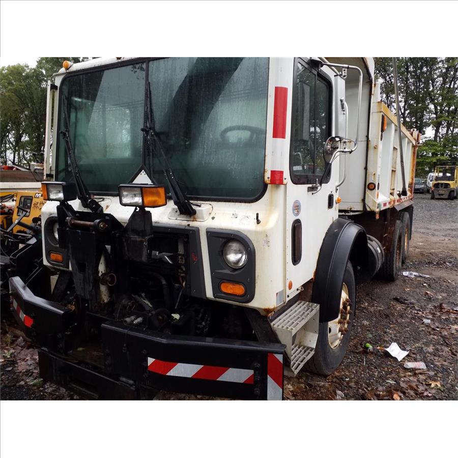 2011 Mack MRU613 (Staten Island, NY 10309) | Property Room