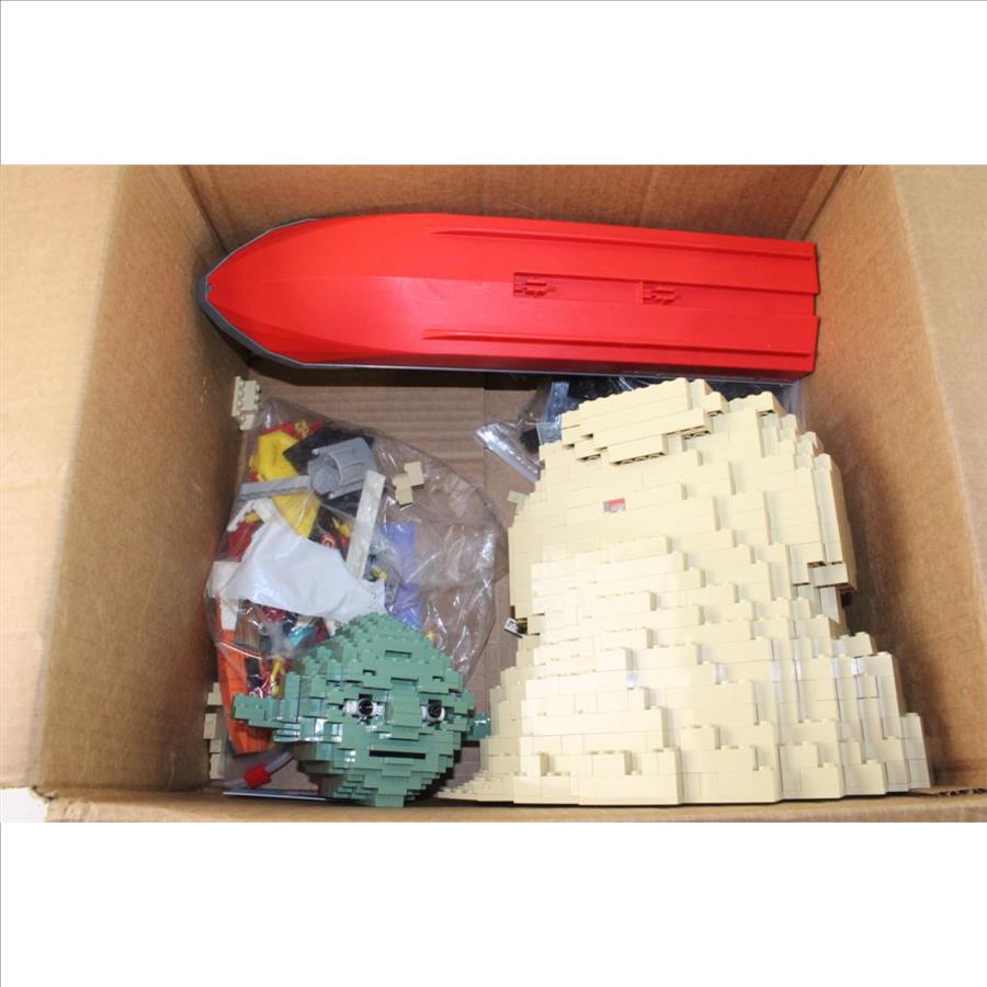 Assorted Complete Structures & Loose Legos, 200+ Pieces | Property Room