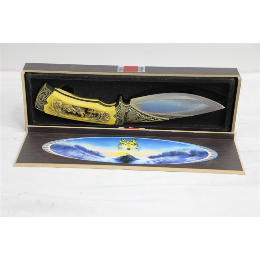 Collectible Wolf Handle Buck Style Knife Etched Blade Design With Box ...