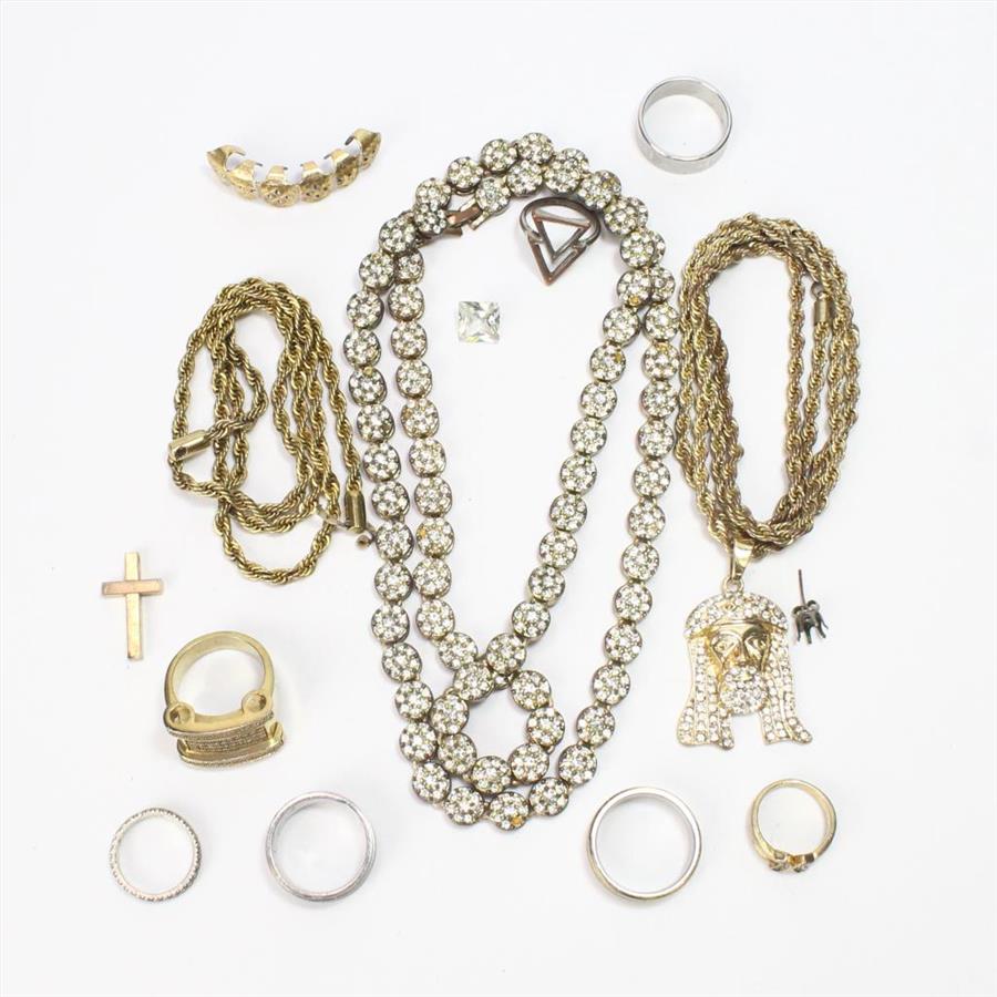 Mixed Jewelry, 5+ Pieces | Property Room