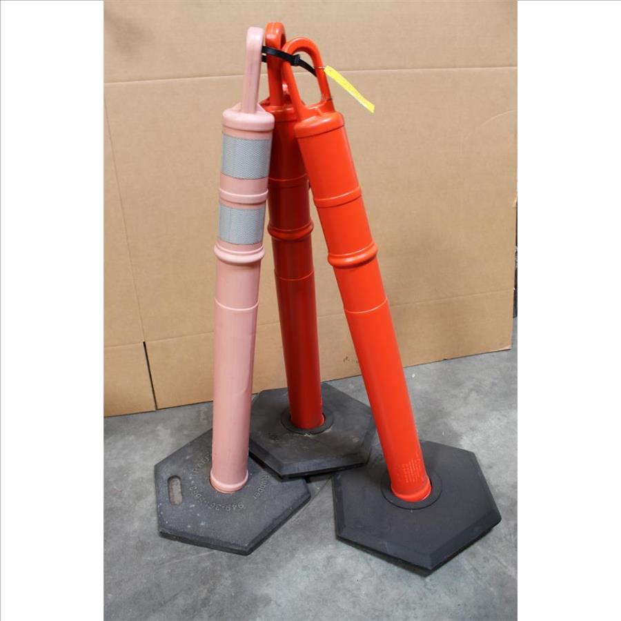 Traffix Safety Cones With Base 3 Pieces | Property Room