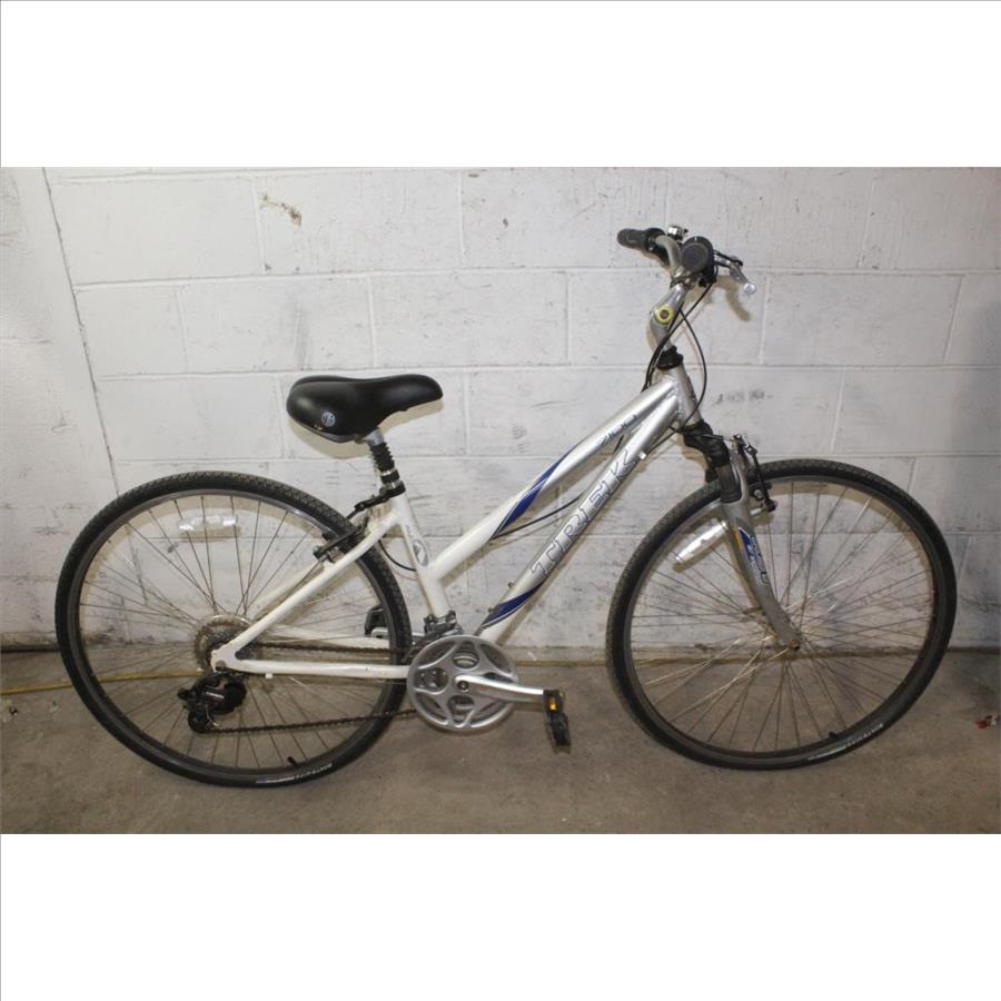 Trek Multitrack 7100 Hybrid Bike | Property Room