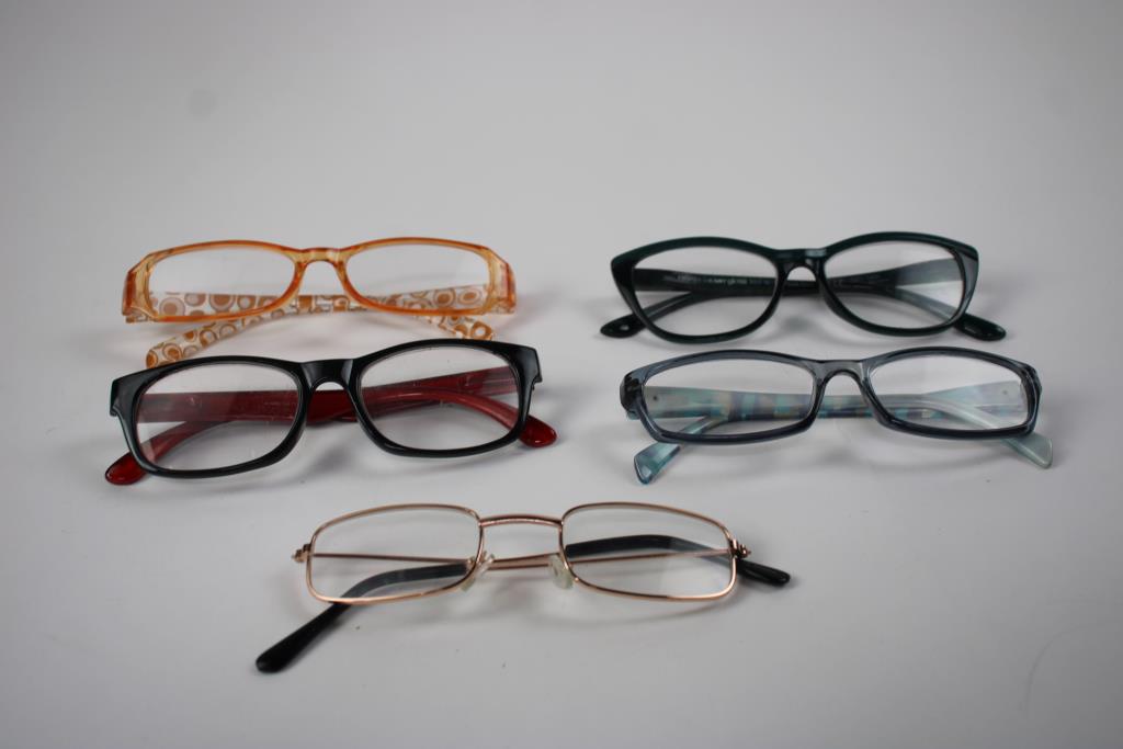 10 Eyeglasses | Property Room
