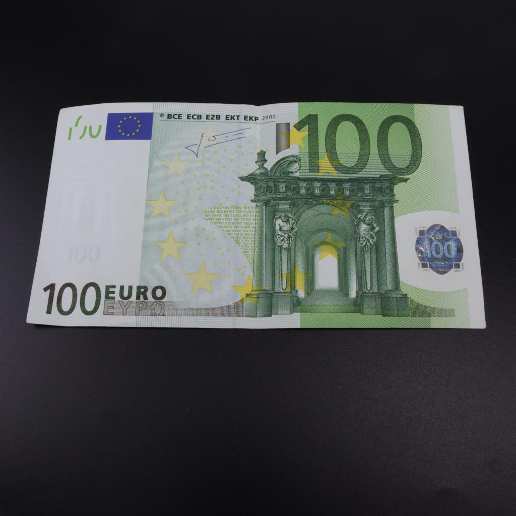 100 Euros | Property Room