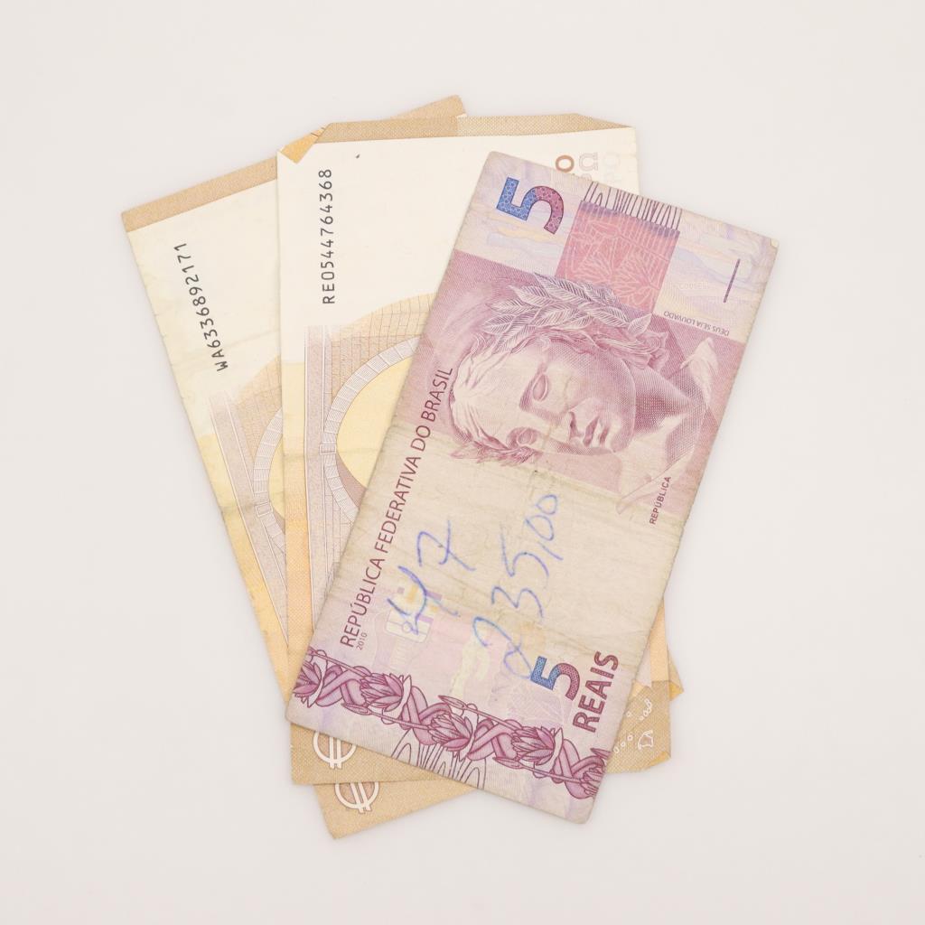 100 Euros & 5 Brazilian Currency | Property Room