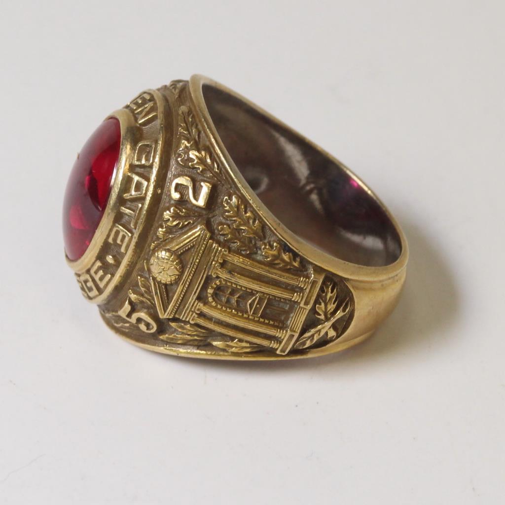 10kt Gold 11.8g 1952 Class Ring With Red Stone | Property Room
