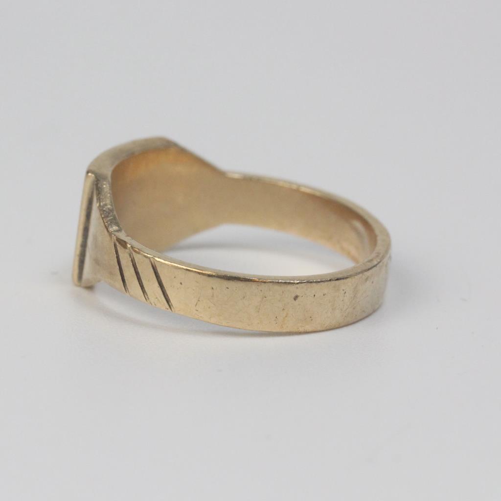 10kt Gold 2.03g Letter 'M' Signet Ring | Property Room