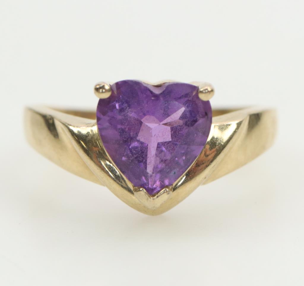 10kt Gold Amethyst Heart Ring | Property Room