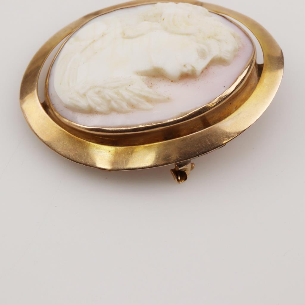 10kt Gold Cameo Pin Pendant | Property Room
