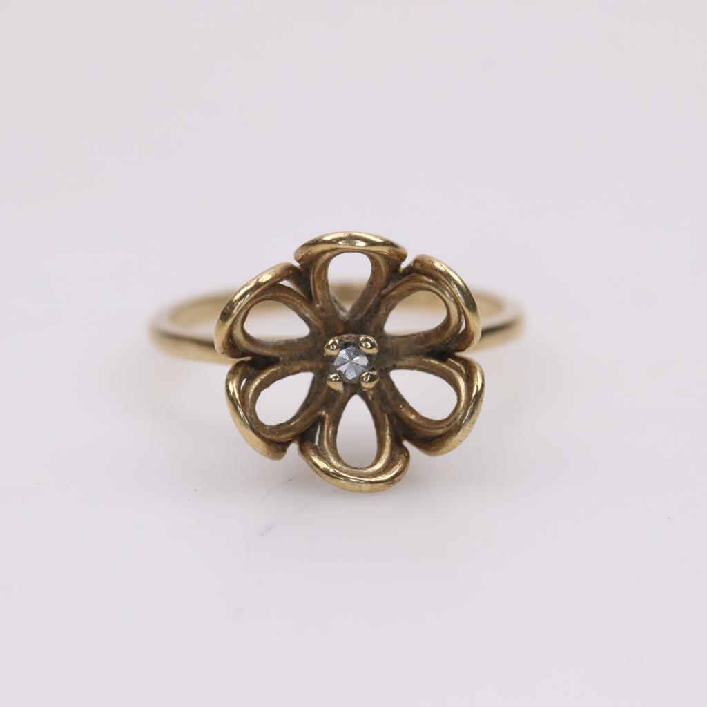 10kt Gold Diamond Flower Ring | Property Room