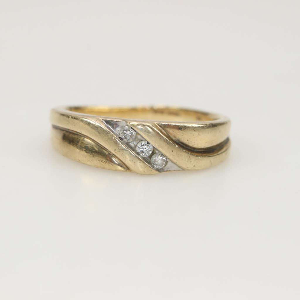10kt Gold Diamond Ring | Property Room