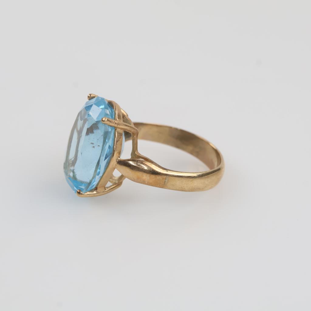 10kt Gold Light Blue Stone Ring | Property Room