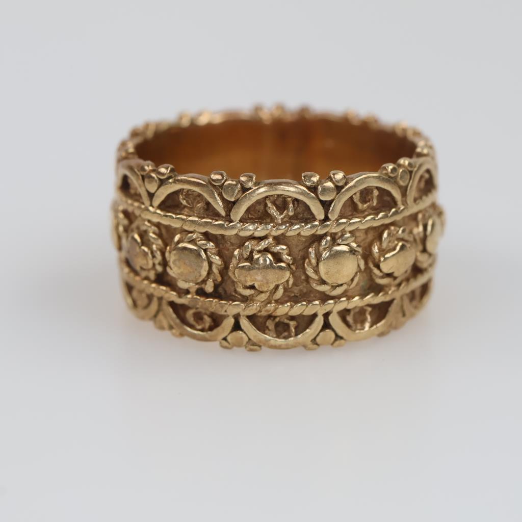 10kt Gold Ornate Band | Property Room