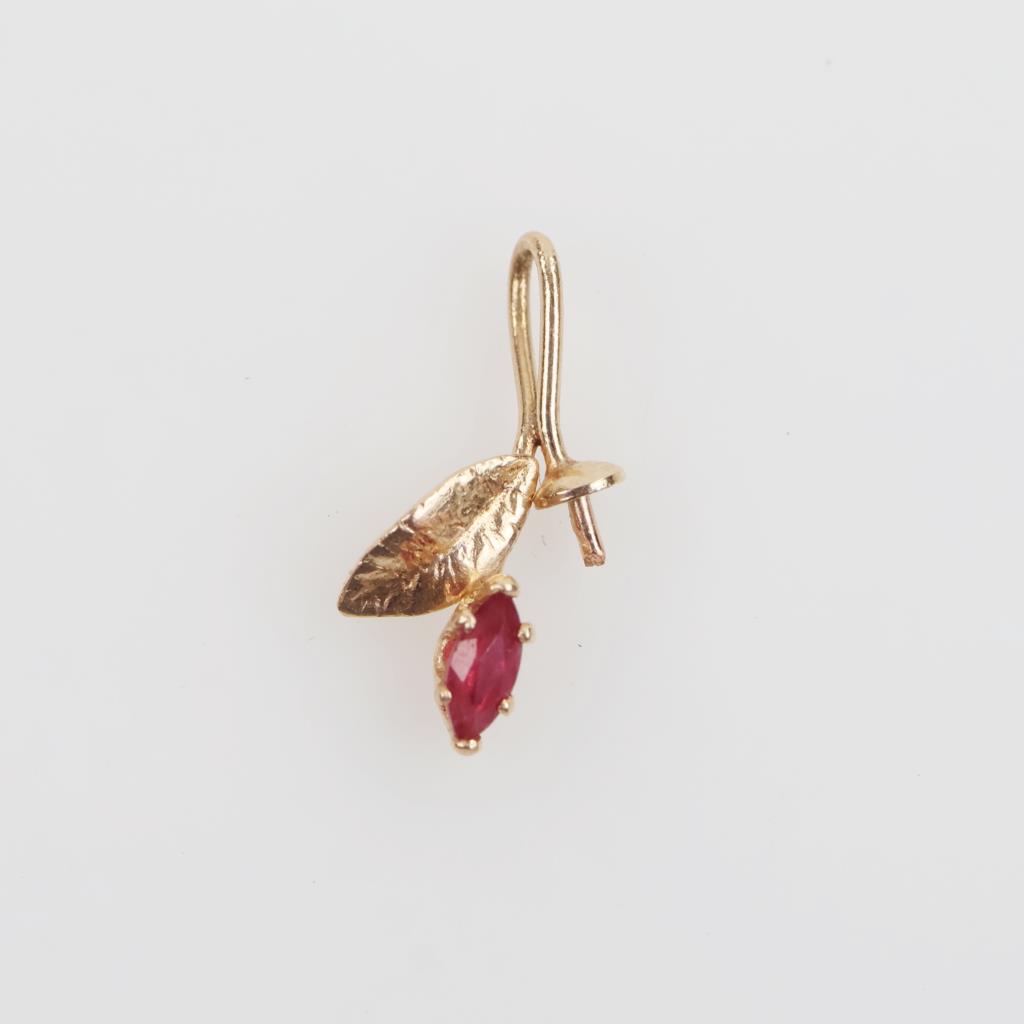 10kt Gold Pink Stone Pendant | Property Room