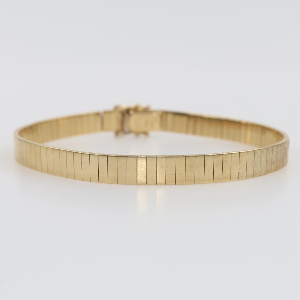10kt Gold Rectangle Bar Bracelet | Property Room