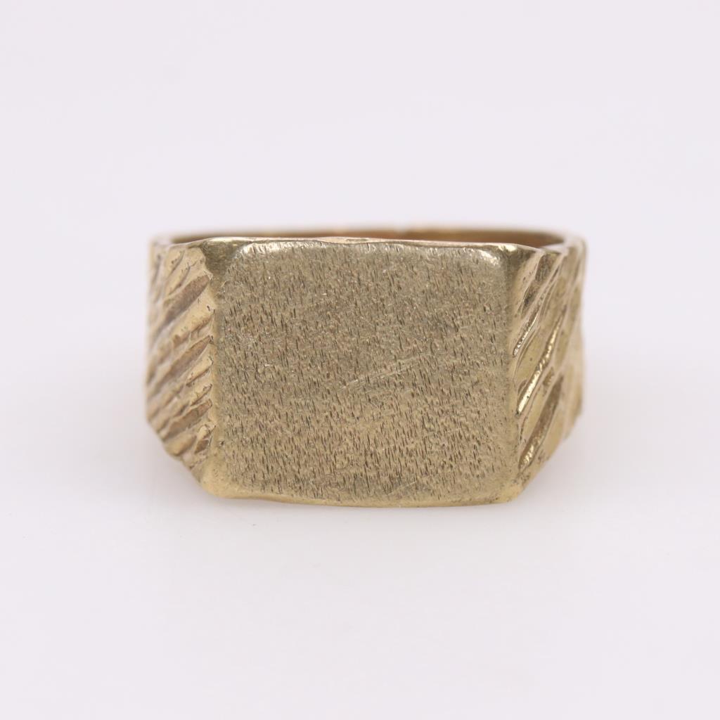 10kt Gold Ring | Property Room
