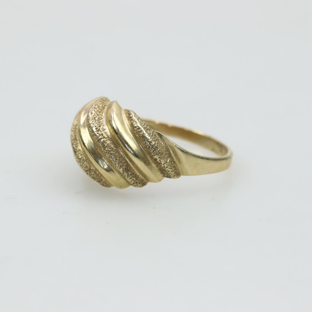 10kt Gold Ring | Property Room