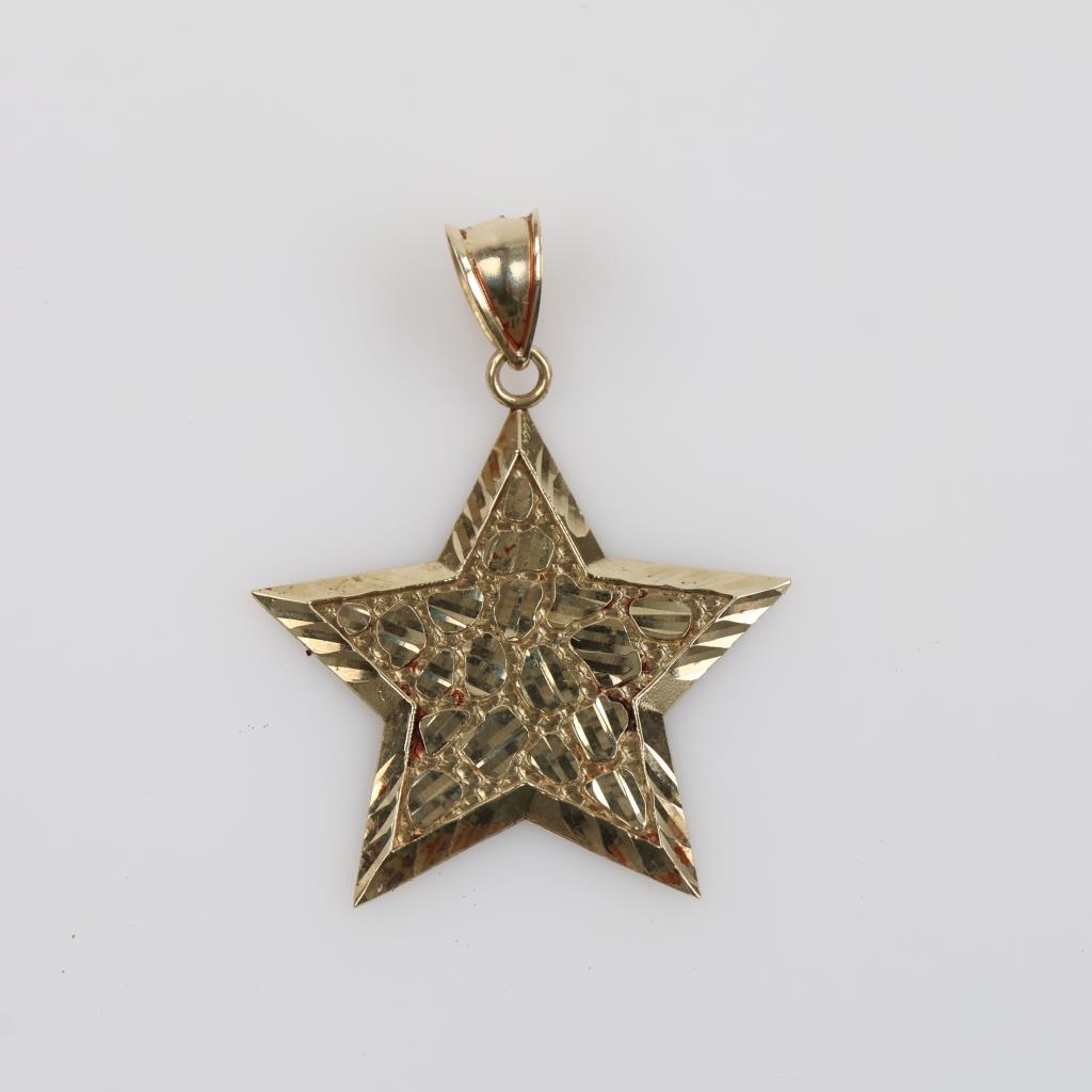 10kt Gold Star Pendant | Property Room