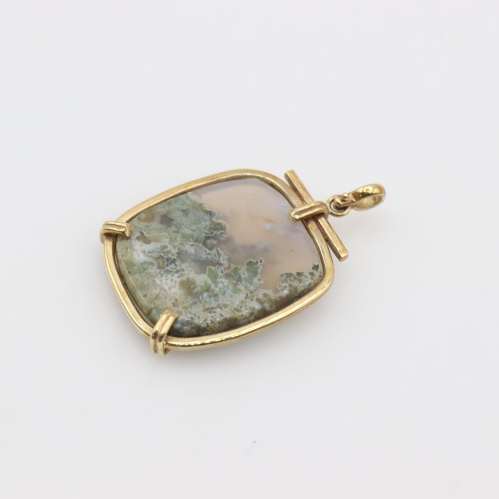 10kt Gold Translucent Stone Pendant | Property Room