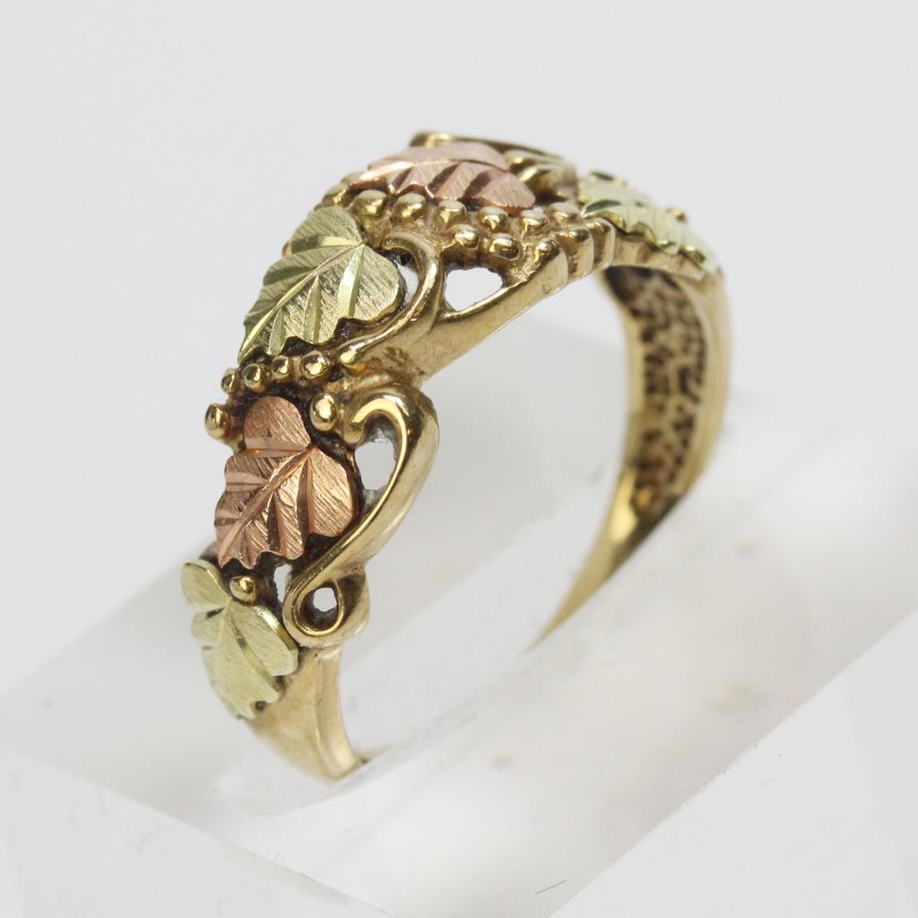 10kt Two-Tone Gold 2.8g Grape Leaves Ring | Property Room