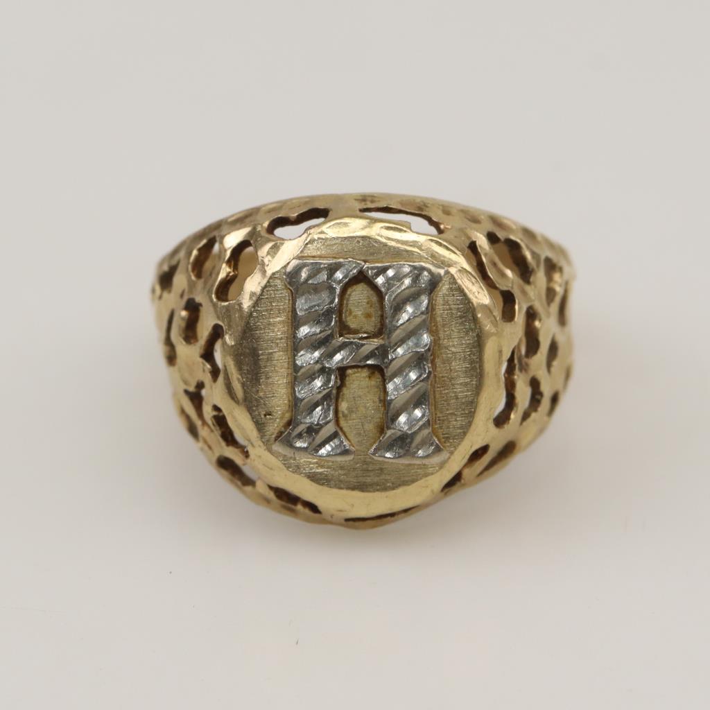 10kt Two-Tone Gold Letter Ring | Property Room
