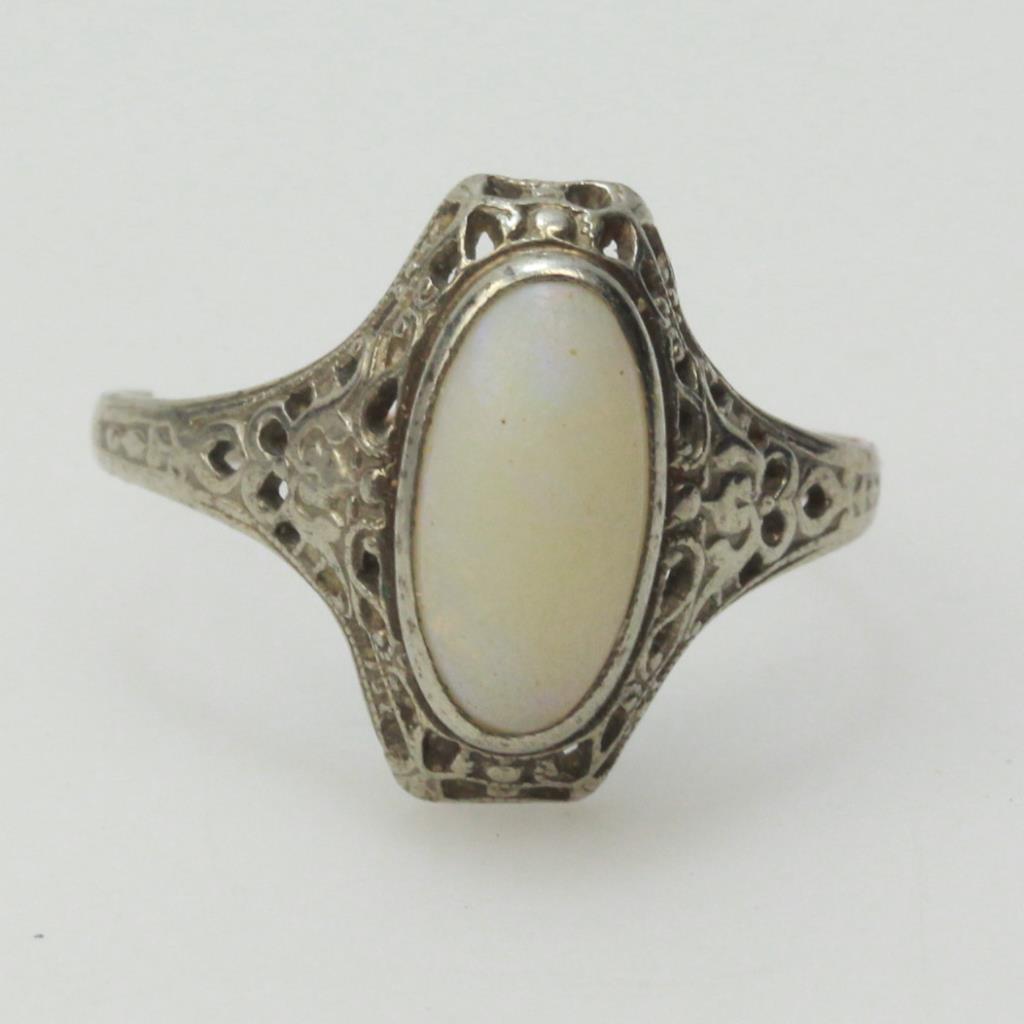 10kt White Gold 1.1g White Stone Ring | Property Room