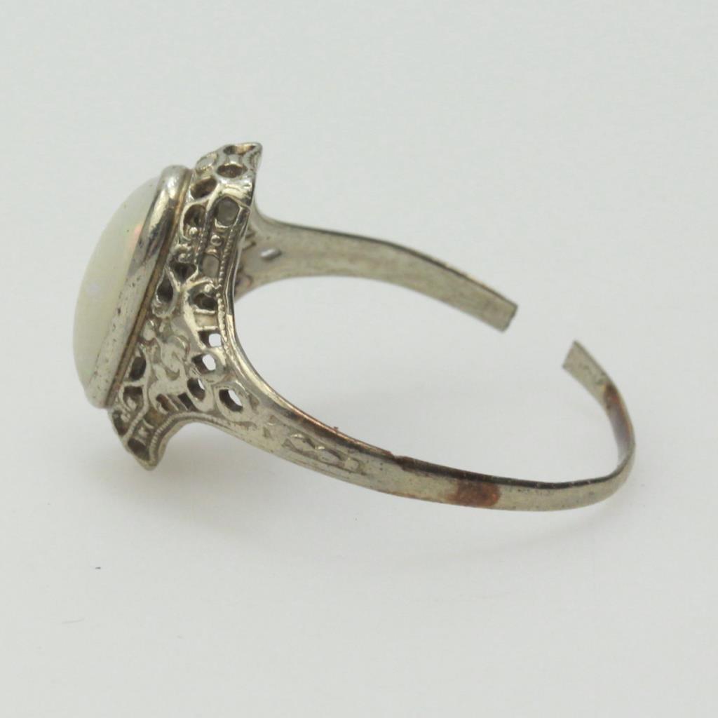 10kt White Gold 1.1g White Stone Ring | Property Room