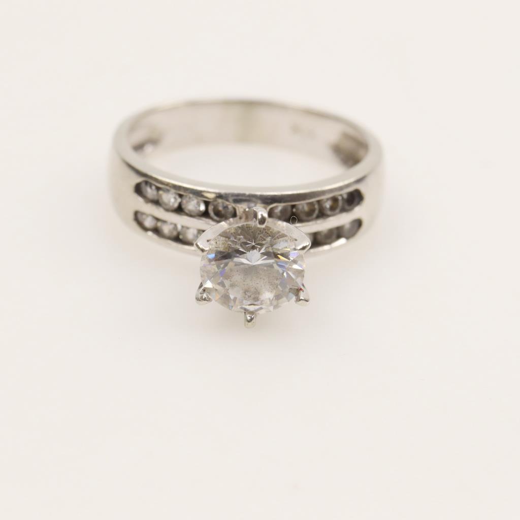 10Kt White Gold Clear Stone Ring | Property Room