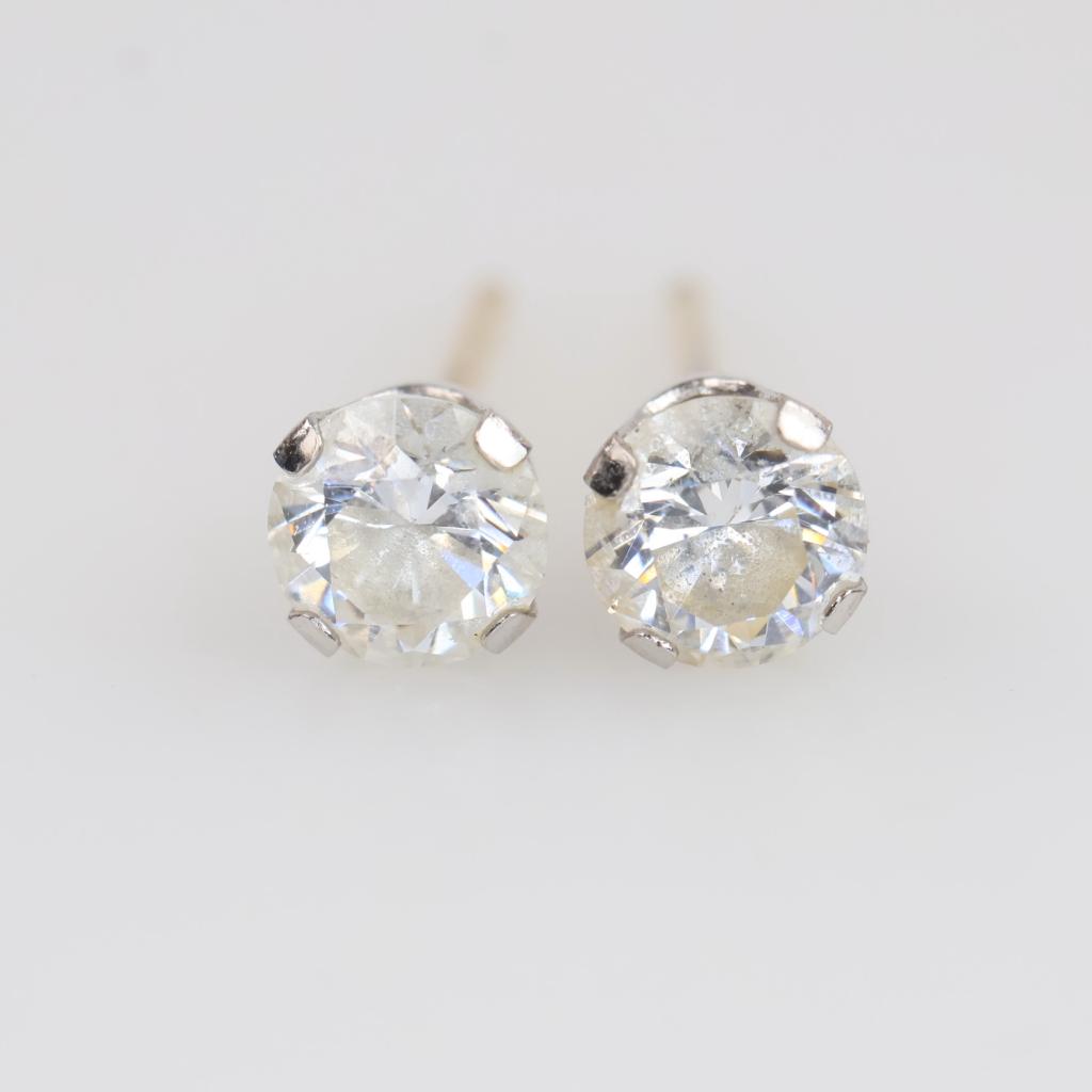 10kt White Gold Clear Stone Stud Earrings | Property Room