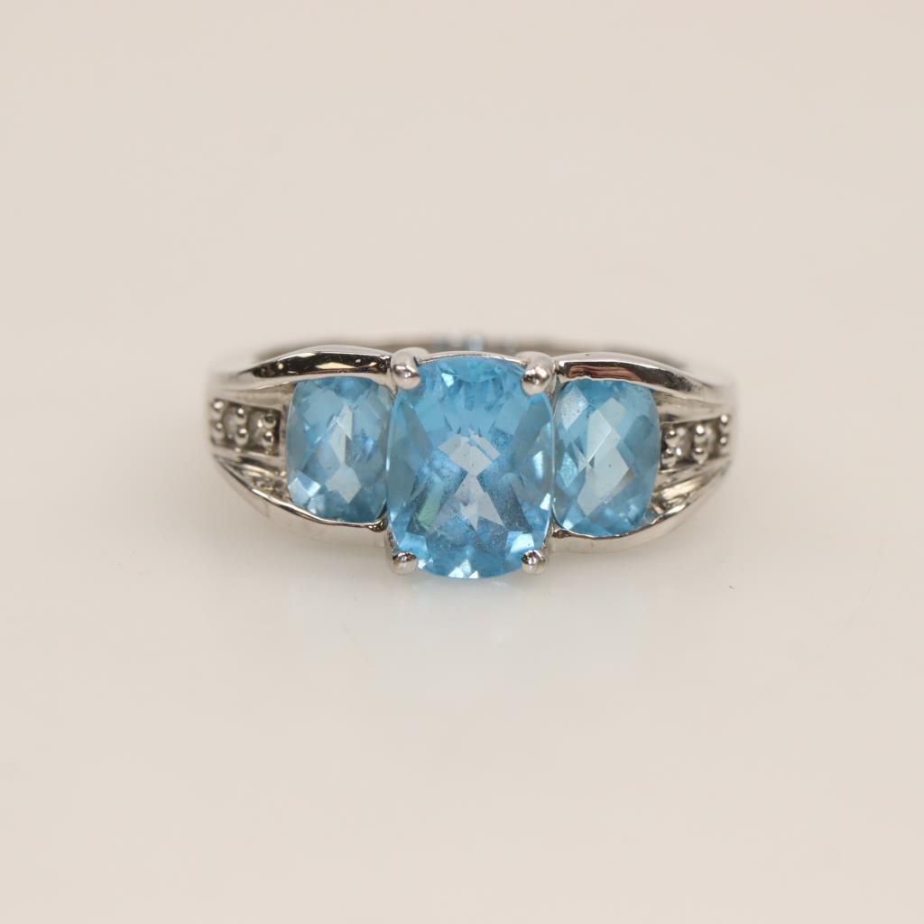 10kt White Gold Diamond Blue Topaz Ring | Property Room