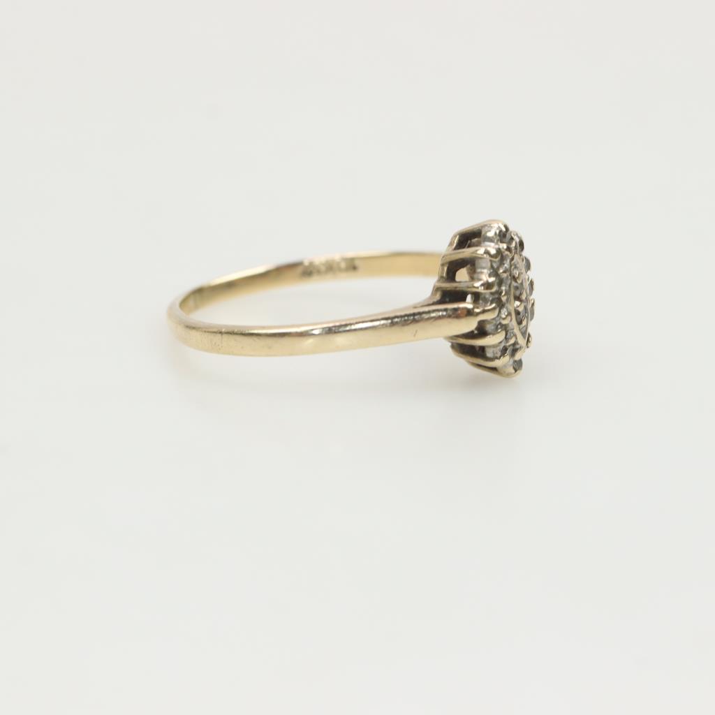 10kt White Gold Diamond Cluster Ring | Property Room