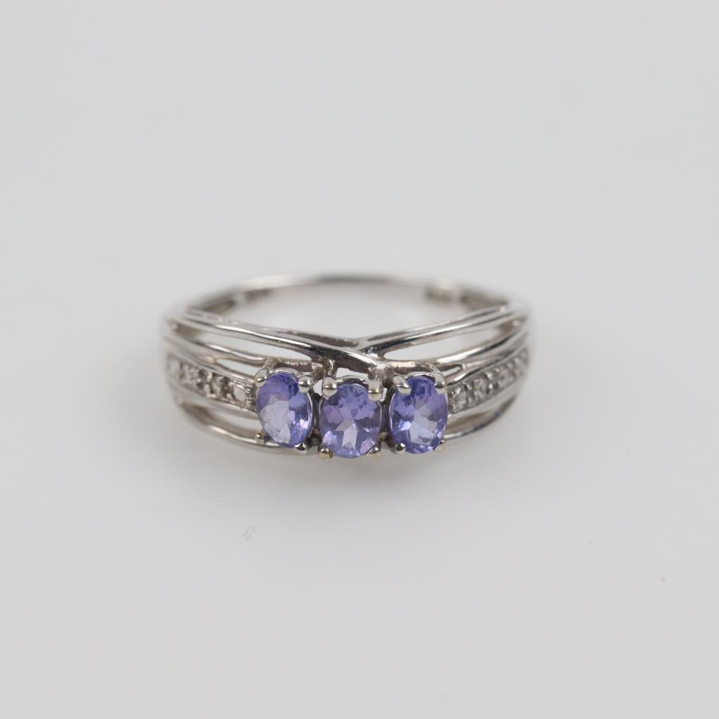 10kt White Gold Periwinkle And Clear Stone Ring | Property Room