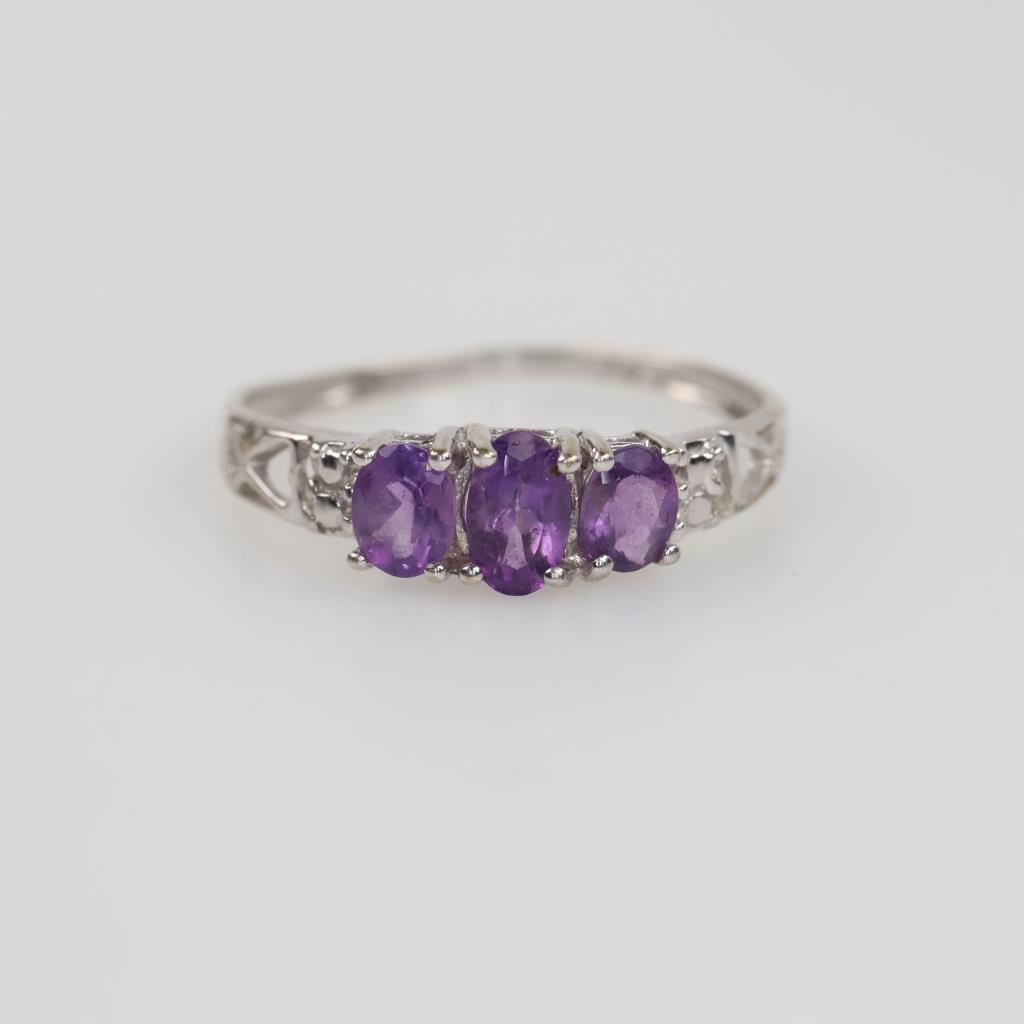10kt White Gold Purple Stone Ring | Property Room
