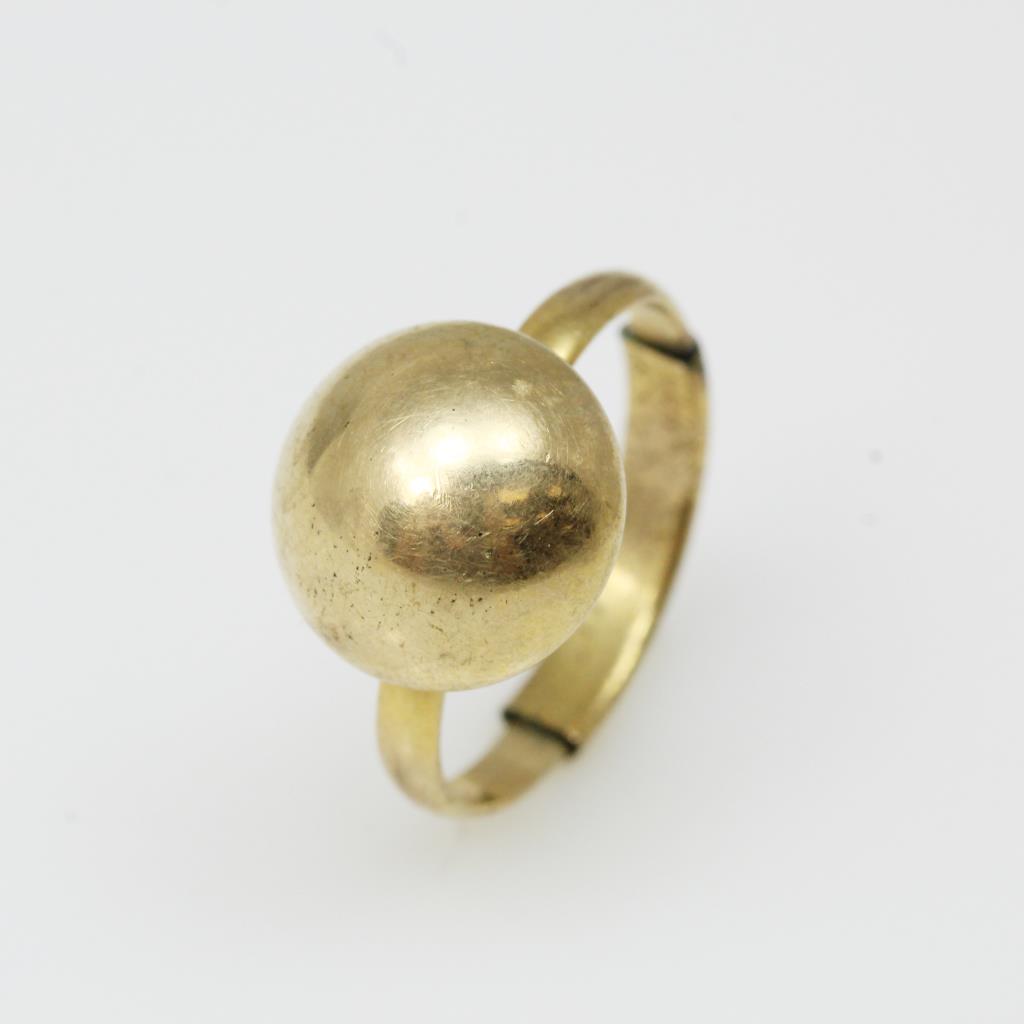 11kt Gold 2.2g Ring | Property Room