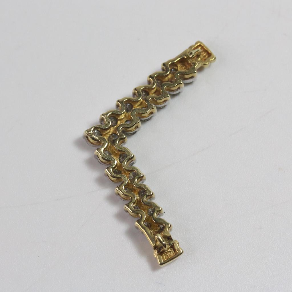 13k Gold 2.82g Pendant With Diamonds | Property Room