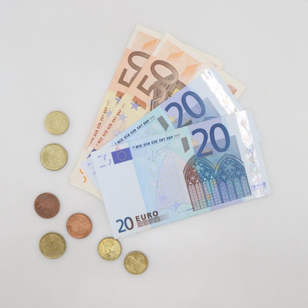 140.80 Euros | Property Room