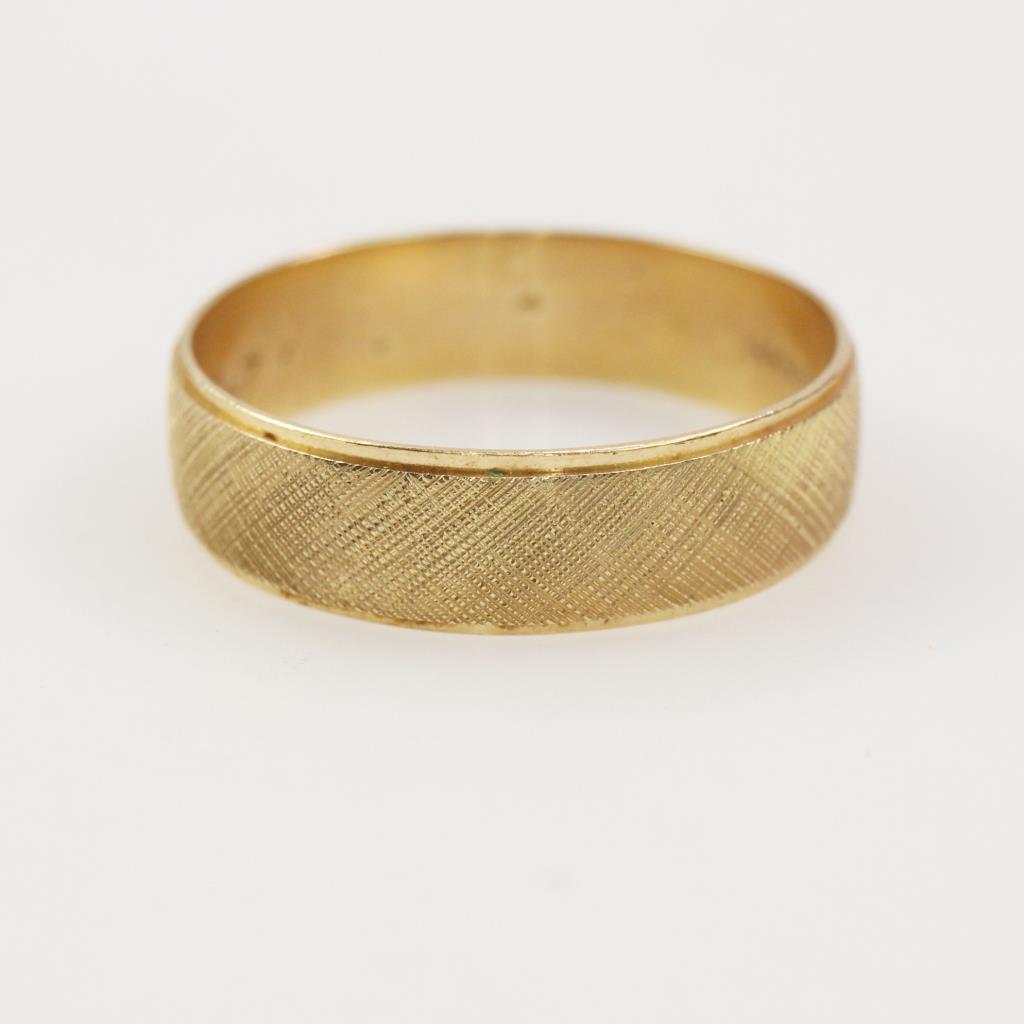 14k Gold Texture Ring Band | Property Room
