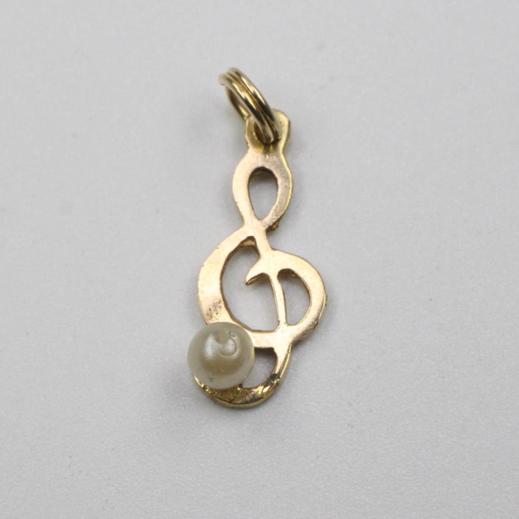 14k Gold Treble Clef Pendant | Property Room