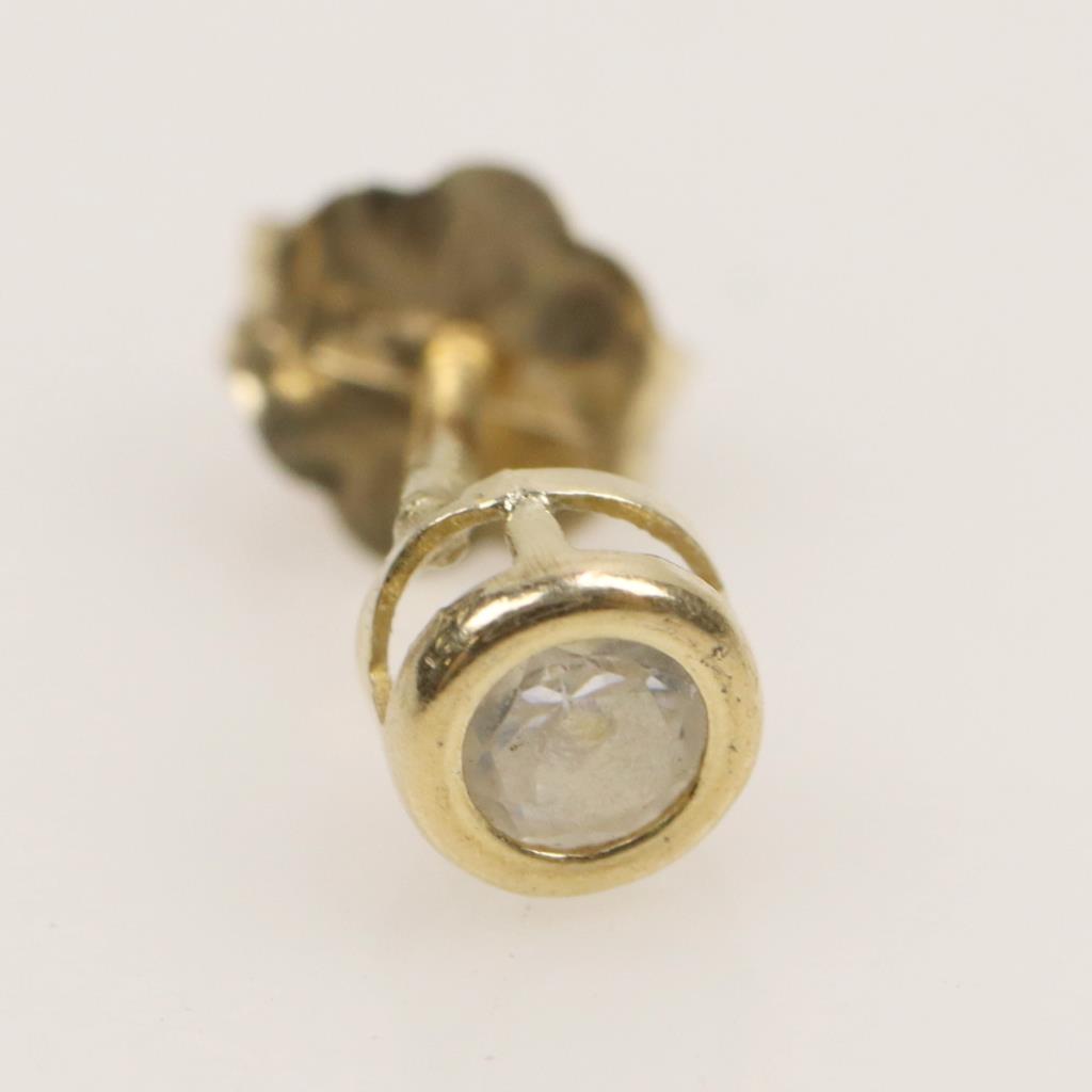 14kt Gold Clear Stone Stud Earring | Property Room