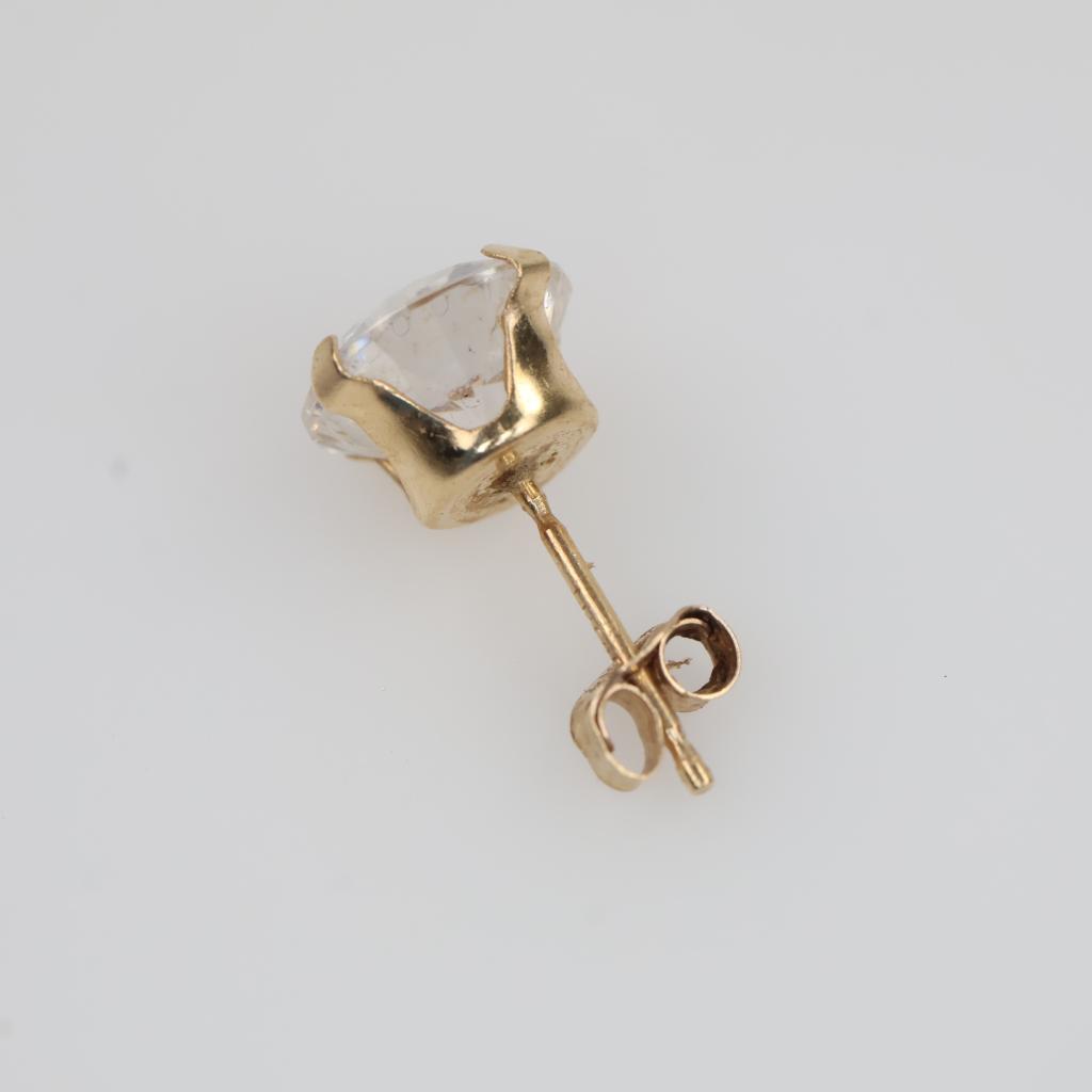 14kt Gold Clear Stone Stud Earring | Property Room