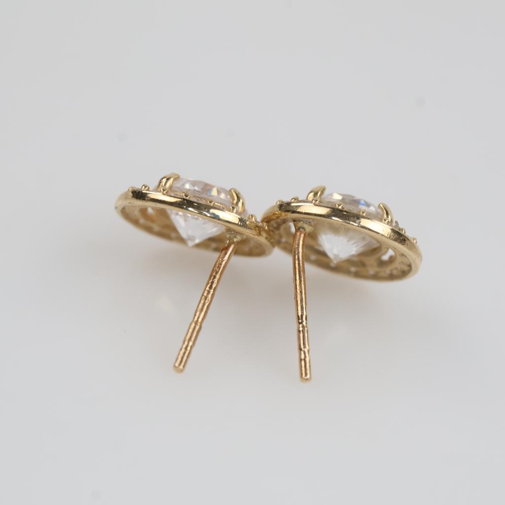 14kt Gold Clear Stone Stud Earrings | Property Room