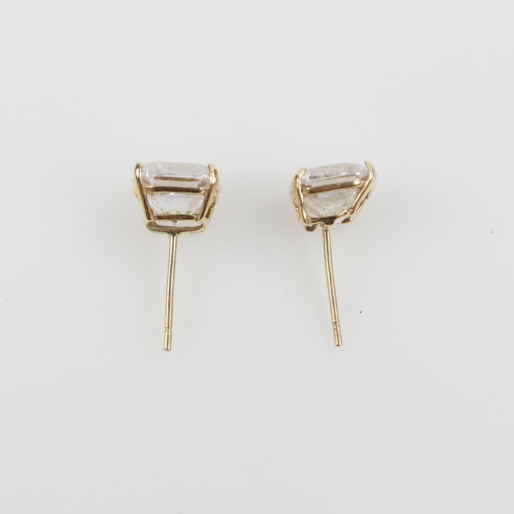 14kt Gold Clear Stone Stud Earrings | Property Room