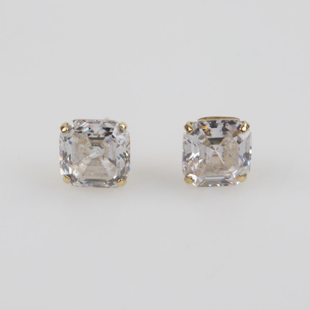 14kt Gold Clear Stone Stud Earrings | Property Room