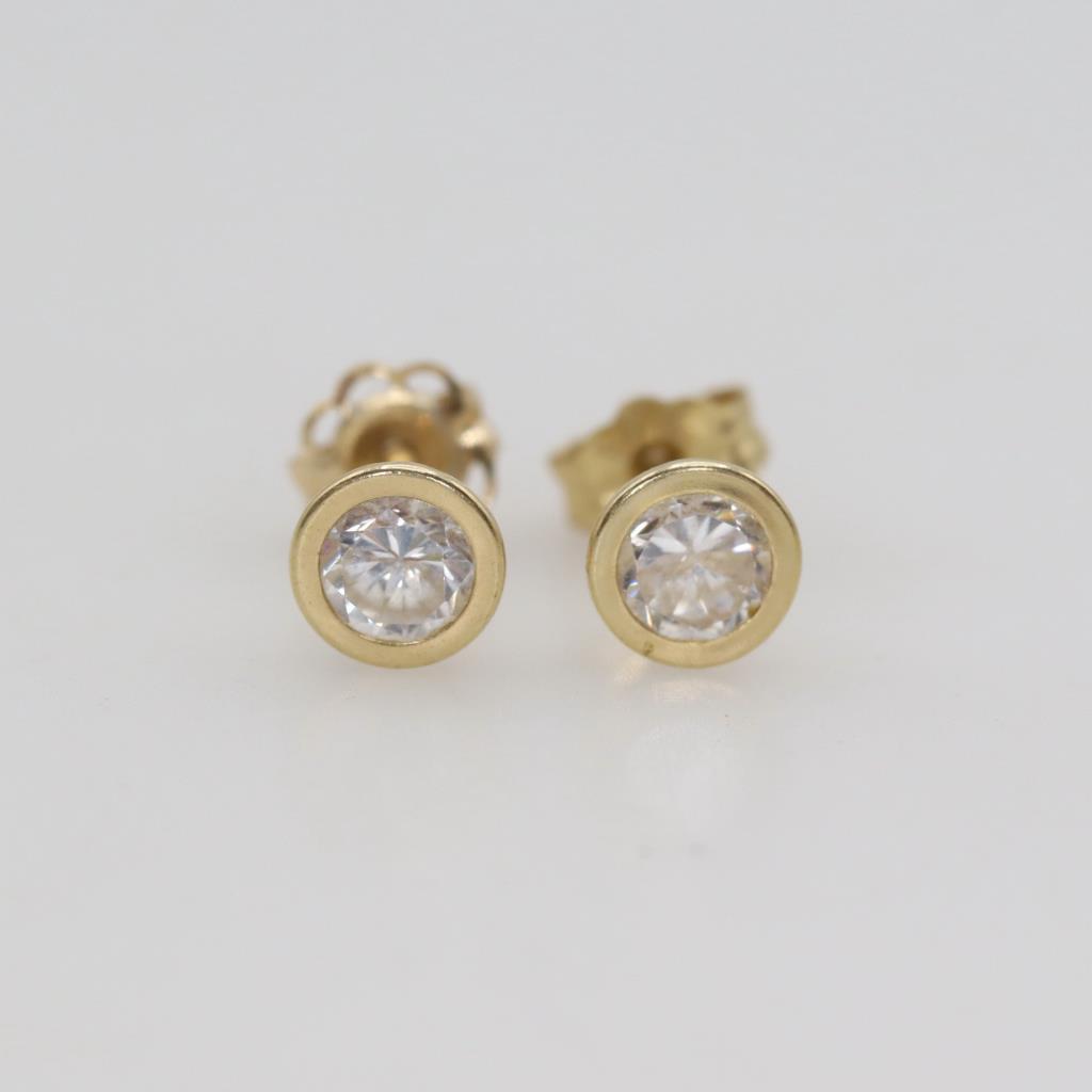 14kt Gold Clear Stone Stud Earrings | Property Room