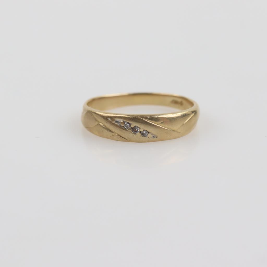 14kt Gold Diamond Accent Ring | Property Room
