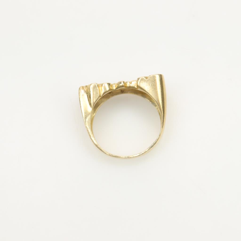 14kt Gold Diamond Cursive Name Ring | Property Room