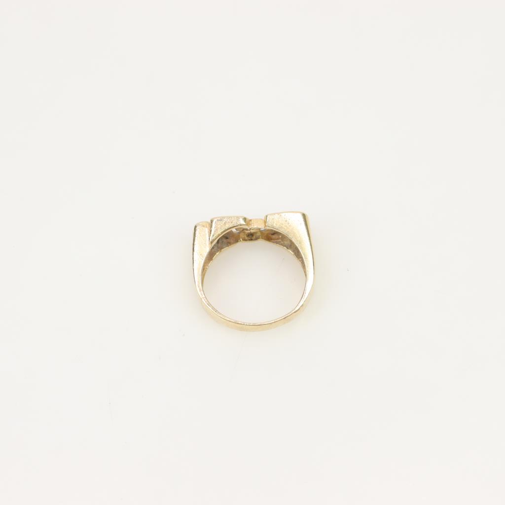 14kt Gold Diamond Cursive Name Ring | Property Room