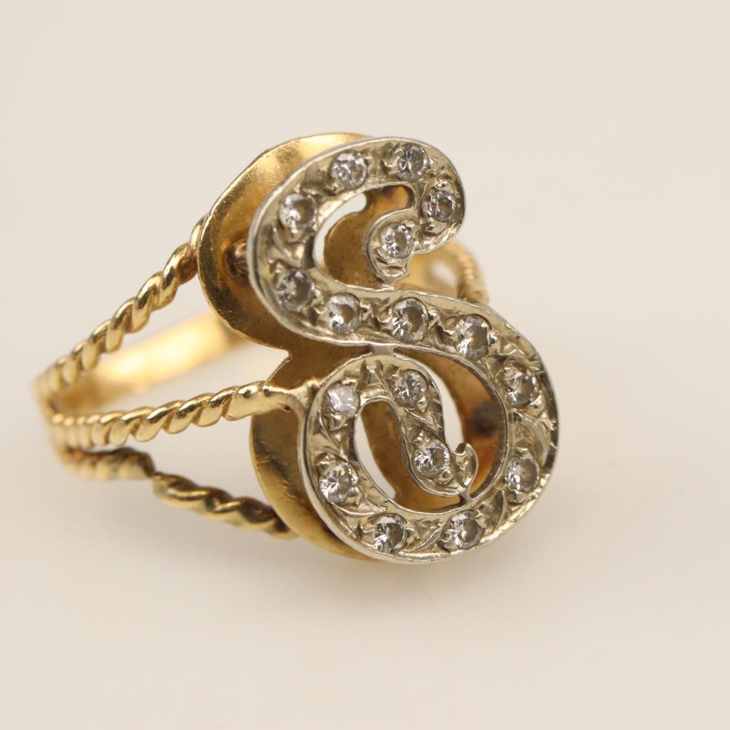 14kt Gold Diamond Letter Ring | Property Room