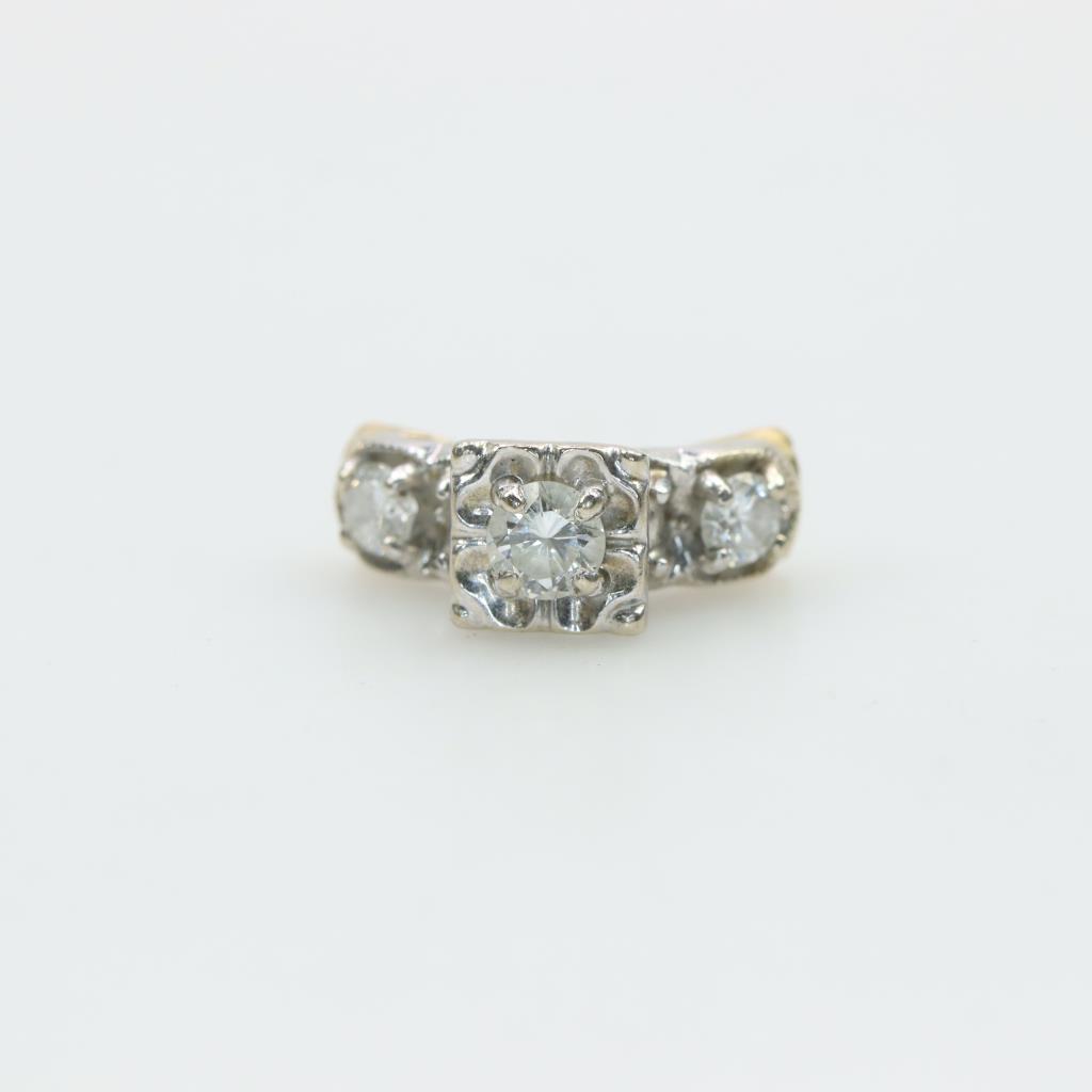 14kt Gold Diamond Ring Top | Property Room