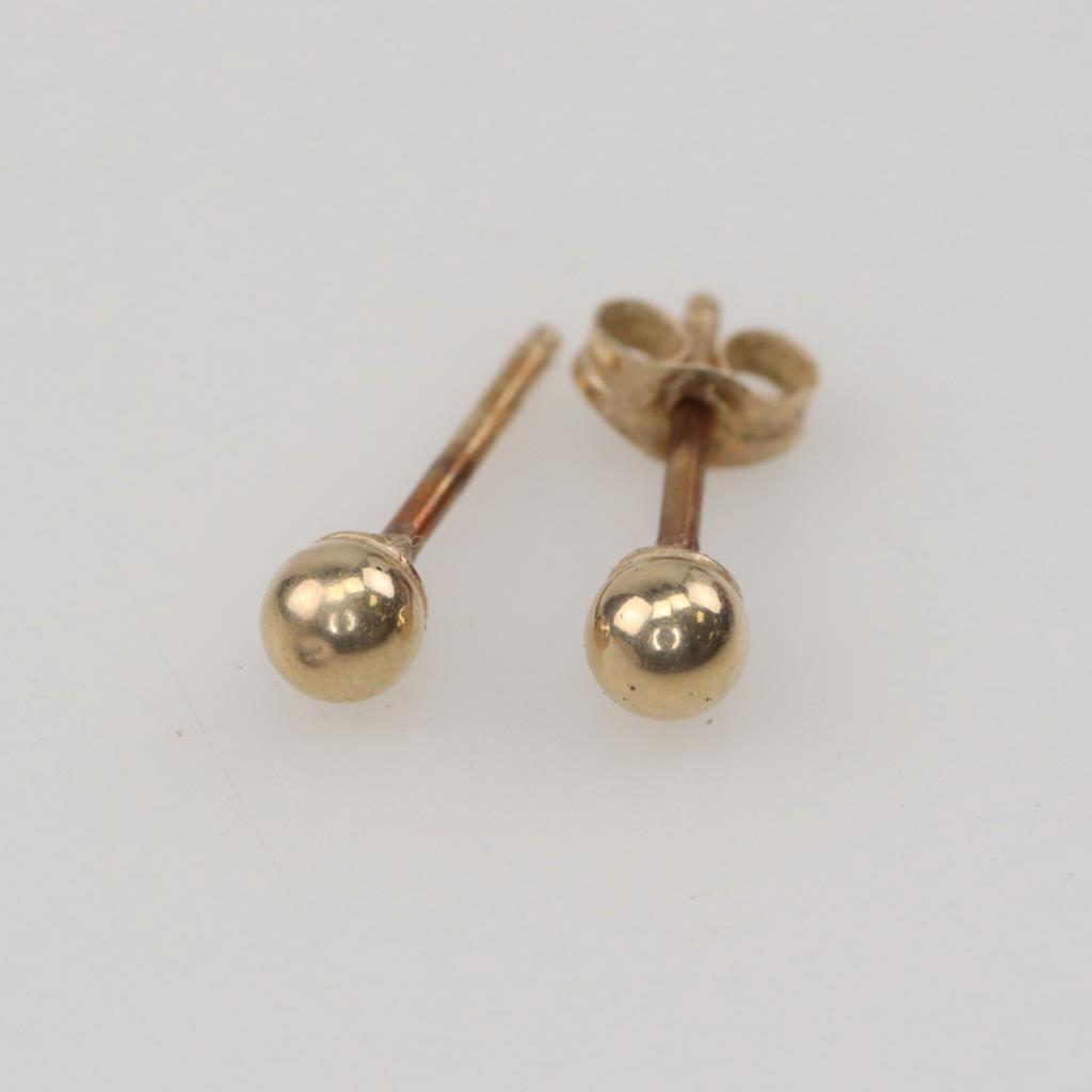14kt Gold Earrings | Property Room